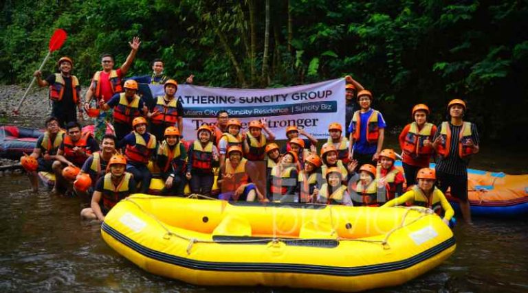 Gathering dan Rafting Suncity Group di Villa Radisa Hill Pacet